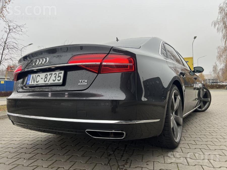 Black Audi A8 2015 in Riga, with an engine capacity of 4.20 L and mileage of 108 thousand km for 24900 €, photo 5 on AUTOMOTO.COM.LV