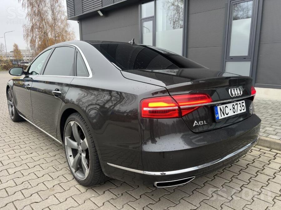 Black Audi A8 2015 in Riga, with an engine capacity of 4.20 L and mileage of 108 thousand km for 24900 €, photo 16 on AUTOMOTO.COM.LV