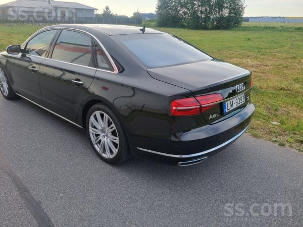 Black Audi A8 2015 in Riga, with an engine capacity of 3.00 L and mileage of 176 thousand km for 24500 €, photo 3 on AUTOMOTO.COM.LV