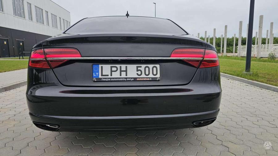 Black Audi A8 2015 in Kaunas, with an engine capacity of 2.97 L and mileage of 195 thousand km for 23900 €, photo 7 on AUTOMOTO.COM.LV