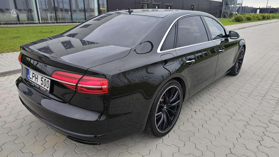 Black Audi A8 2015 in Kaunas, with an engine capacity of 2.97 L and mileage of 195 thousand km for 23900 €, photo 8 on AUTOMOTO.COM.LV