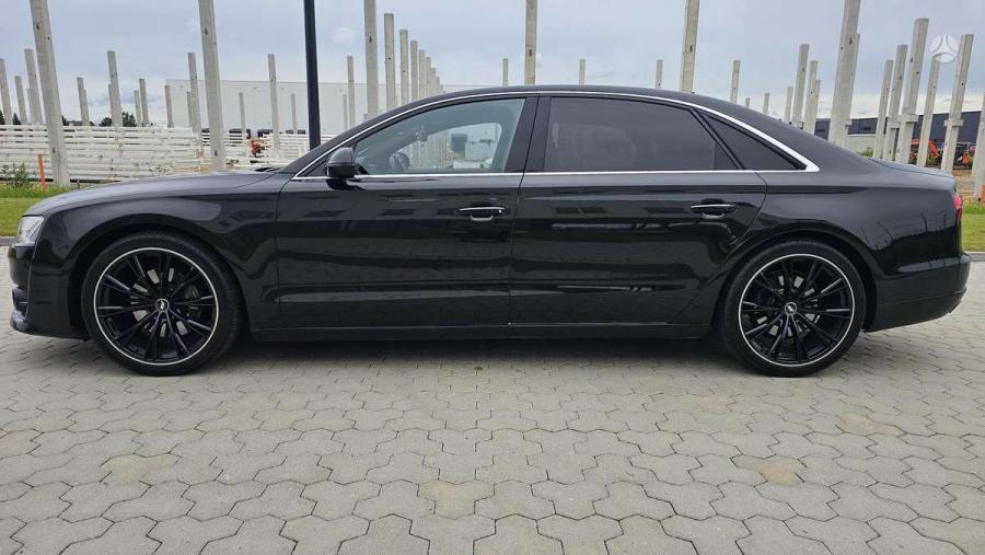 Black Audi A8 2015 in Kaunas, with an engine capacity of 2.97 L and mileage of 195 thousand km for 23900 €, photo 12 on AUTOMOTO.COM.LV