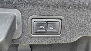 Black Audi A8 2015 in Kaunas, with an engine capacity of 2.97 L and mileage of 195 thousand km for 23900 €, photo 17 on AUTOMOTO.COM.LV