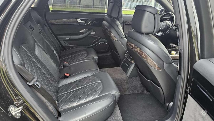 Black Audi A8 2015 in Kaunas, with an engine capacity of 2.97 L and mileage of 195 thousand km for 23900 €, photo 19 on AUTOMOTO.COM.LV