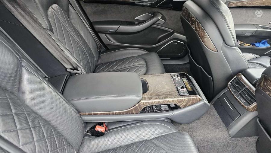 Black Audi A8 2015 in Kaunas, with an engine capacity of 2.97 L and mileage of 195 thousand km for 23900 €, photo 20 on AUTOMOTO.COM.LV