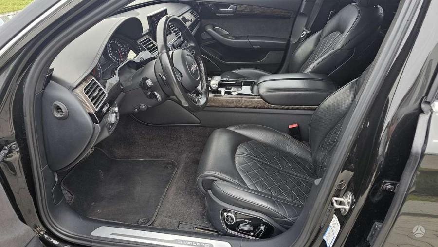 Black Audi A8 2015 in Kaunas, with an engine capacity of 2.97 L and mileage of 195 thousand km for 23900 €, photo 22 on AUTOMOTO.COM.LV