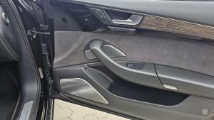 Black Audi A8 2015 in Kaunas, with an engine capacity of 2.97 L and mileage of 195 thousand km for 23900 €, photo 23 on AUTOMOTO.COM.LV