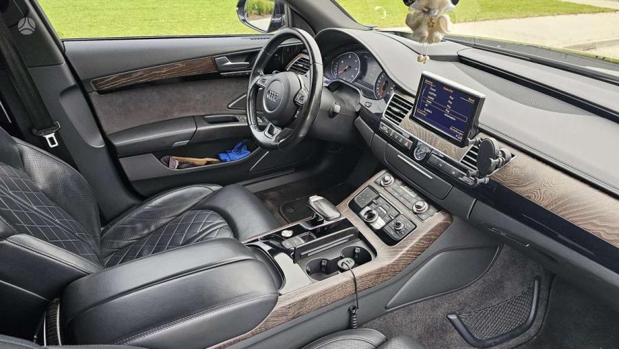 Black Audi A8 2015 in Kaunas, with an engine capacity of 2.97 L and mileage of 195 thousand km for 23900 €, photo 24 on AUTOMOTO.COM.LV