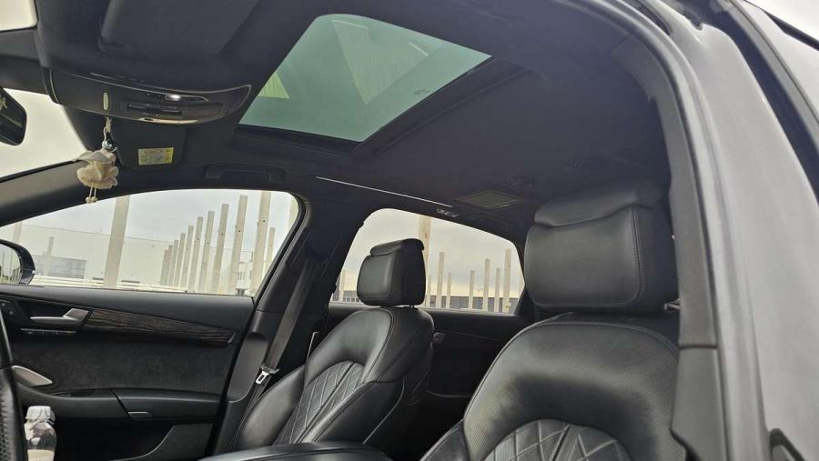 Black Audi A8 2015 in Kaunas, with an engine capacity of 2.97 L and mileage of 195 thousand km for 23900 €, photo 32 on AUTOMOTO.COM.LV