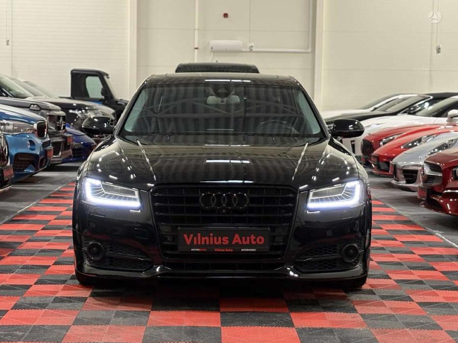 Melns Audi A8 2016 Viļņa, ar dzinēja tilpumu 3.99 L un nobraukumu 204 tūkst. km par 22150 €, foto 2 vietnē AUTOMOTO.COM.LV