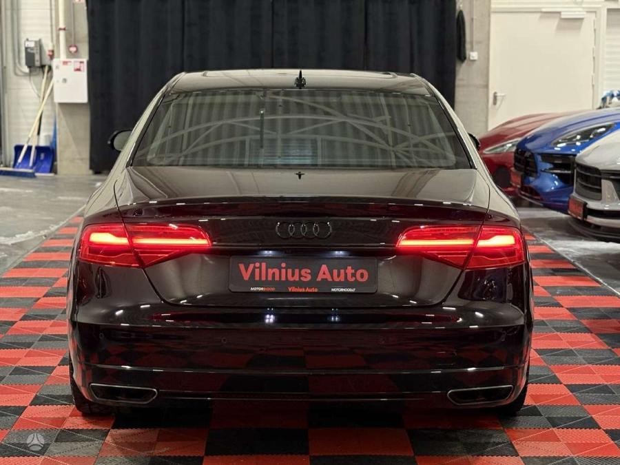 Melns Audi A8 2016 Viļņa, ar dzinēja tilpumu 3.99 L un nobraukumu 204 tūkst. km par 22150 €, foto 5 vietnē AUTOMOTO.COM.LV