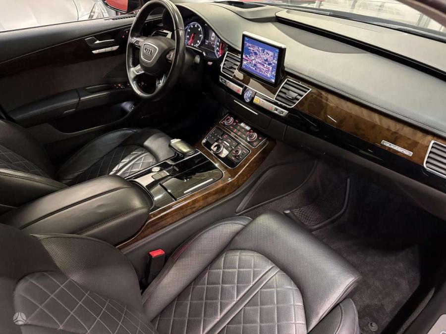Melns Audi A8 2016 Viļņa, ar dzinēja tilpumu 3.99 L un nobraukumu 204 tūkst. km par 22150 €, foto 17 vietnē AUTOMOTO.COM.LV