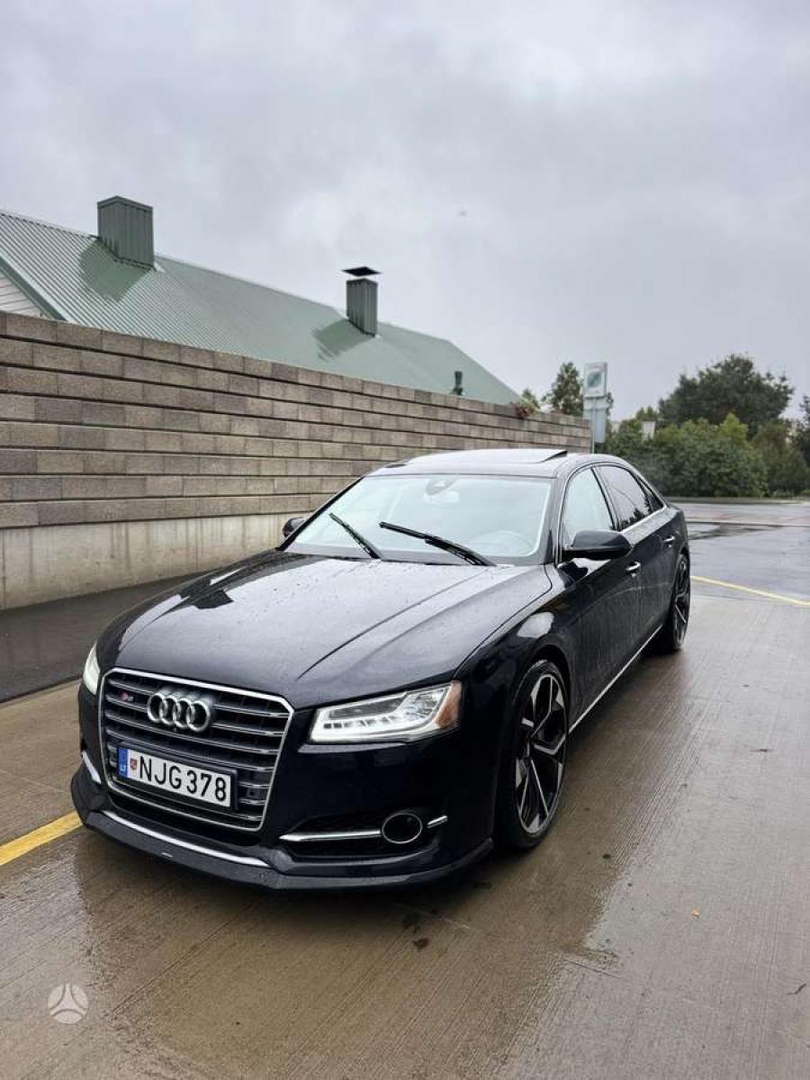 Black Audi A8 2016 in Siauliai, with an engine capacity of 4.00 L and mileage of 290 thousand km for 25999 €, photo 3 on AUTOMOTO.COM.LV