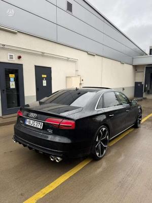 Black Audi A8 2016 in Siauliai, with an engine capacity of 4.00 L and mileage of 290 thousand km for 25999 €, photo 7 on AUTOMOTO.COM.LV