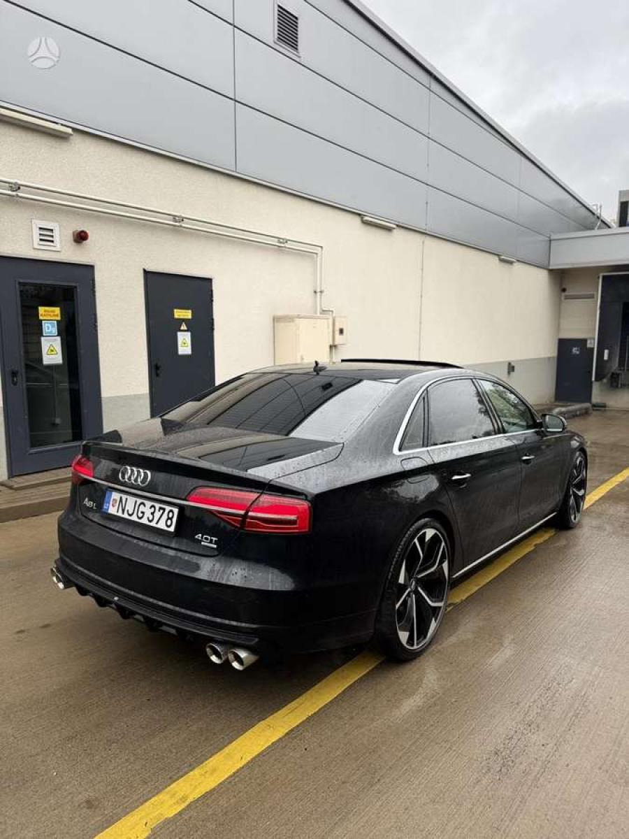 Black Audi A8 2016 in Siauliai, with an engine capacity of 4.00 L and mileage of 290 thousand km for 25999 €, photo 7 on AUTOMOTO.COM.LV