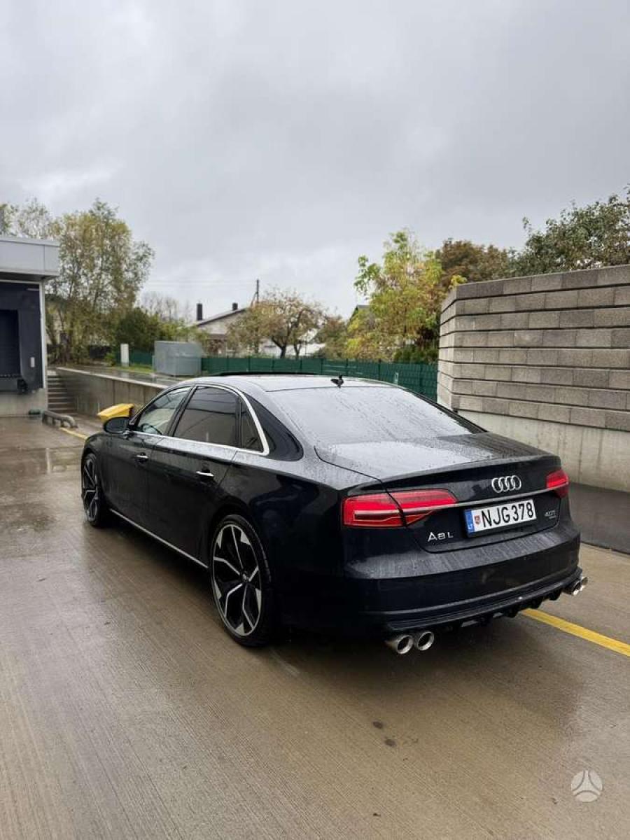 Black Audi A8 2016 in Siauliai, with an engine capacity of 4.00 L and mileage of 290 thousand km for 25999 €, photo 11 on AUTOMOTO.COM.LV