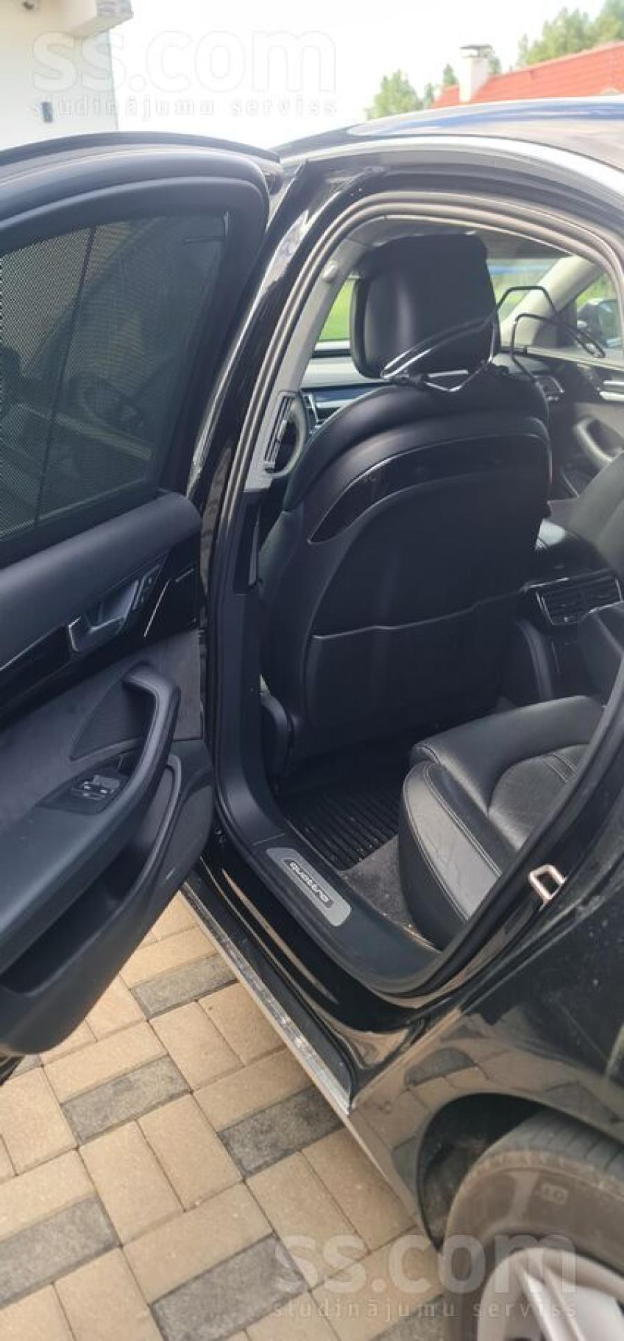 Black Audi A8 2016 in Riga, with an engine capacity of 3.00 L and mileage of 293 thousand km for 18900 €, photo 5 on AUTOMOTO.COM.LV