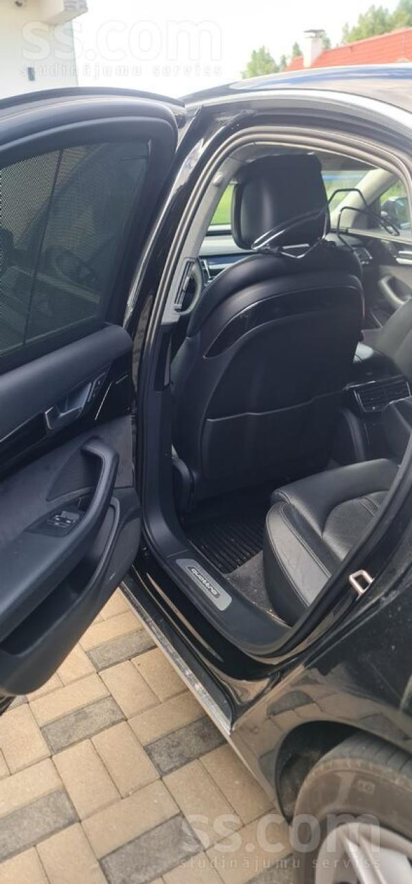 Black Audi A8 2016 in Riga, with an engine capacity of 3.00 L and mileage of 293 thousand km for 17900 €, photo 4 on AUTOMOTO.COM.LV