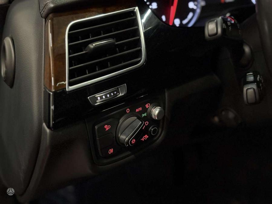 Melns Audi A8 2016 Viļņa, ar dzinēja tilpumu 3.99 L un nobraukumu 204 tūkst. km par 19550 €, foto 16 vietnē AUTOMOTO.COM.LV