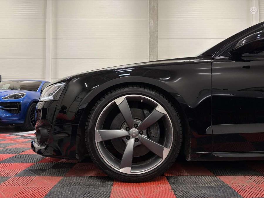 Melns Audi A8 2016 Viļņa, ar dzinēja tilpumu 3.99 L un nobraukumu 204 tūkst. km par 18550 €, foto 10 vietnē AUTOMOTO.COM.LV