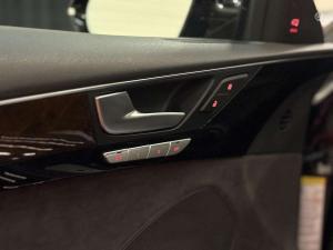 Melns Audi A8 2016 Viļņa, ar dzinēja tilpumu 3.99 L un nobraukumu 204 tūkst. km par 18550 €, foto 14 vietnē AUTOMOTO.COM.LV