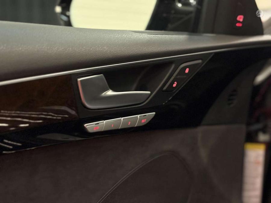 Melns Audi A8 2016 Viļņa, ar dzinēja tilpumu 3.99 L un nobraukumu 204 tūkst. km par 18550 €, foto 14 vietnē AUTOMOTO.COM.LV