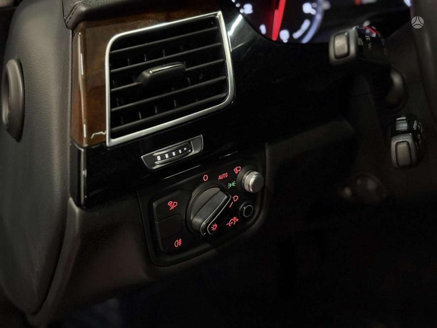 Melns Audi A8 2016 Viļņa, ar dzinēja tilpumu 3.99 L un nobraukumu 204 tūkst. km par 18550 €, foto 16 vietnē AUTOMOTO.COM.LV