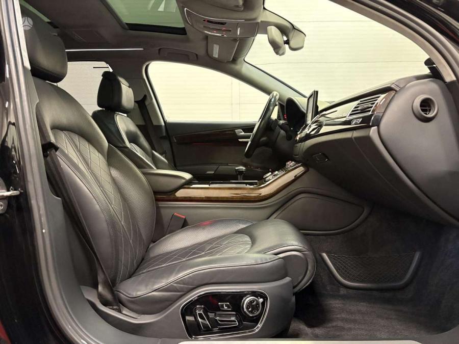 Melns Audi A8 2016 Viļņa, ar dzinēja tilpumu 3.99 L un nobraukumu 204 tūkst. km par 18550 €, foto 19 vietnē AUTOMOTO.COM.LV