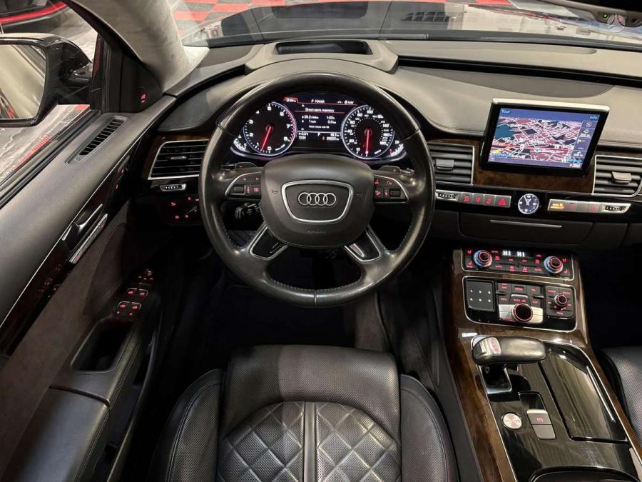 Melns Audi A8 2016 Viļņa, ar dzinēja tilpumu 3.99 L un nobraukumu 204 tūkst. km par 18550 €, foto 22 vietnē AUTOMOTO.COM.LV