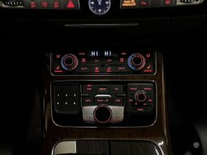 Melns Audi A8 2016 Viļņa, ar dzinēja tilpumu 3.99 L un nobraukumu 204 tūkst. km par 18550 €, foto 26 vietnē AUTOMOTO.COM.LV
