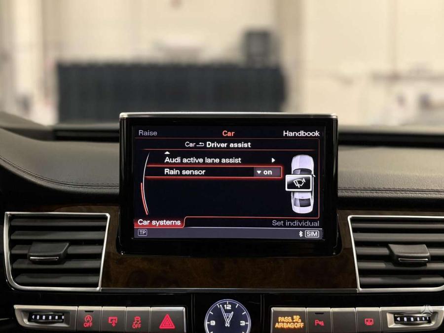 Melns Audi A8 2016 Viļņa, ar dzinēja tilpumu 3.99 L un nobraukumu 204 tūkst. km par 18550 €, foto 30 vietnē AUTOMOTO.COM.LV