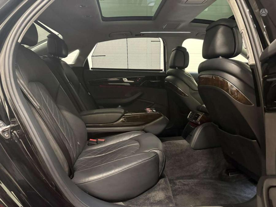 Melns Audi A8 2016 Viļņa, ar dzinēja tilpumu 3.99 L un nobraukumu 204 tūkst. km par 18550 €, foto 35 vietnē AUTOMOTO.COM.LV