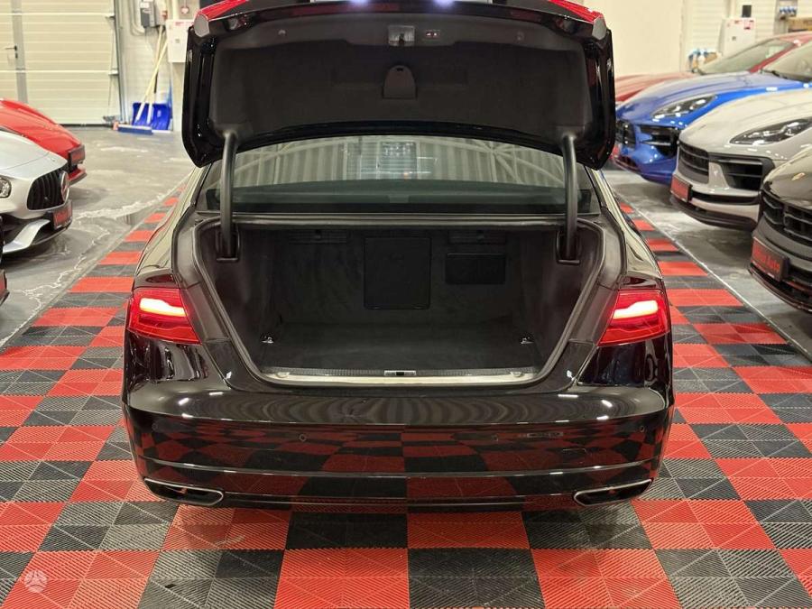 Melns Audi A8 2016 Viļņa, ar dzinēja tilpumu 3.99 L un nobraukumu 204 tūkst. km par 18550 €, foto 37 vietnē AUTOMOTO.COM.LV