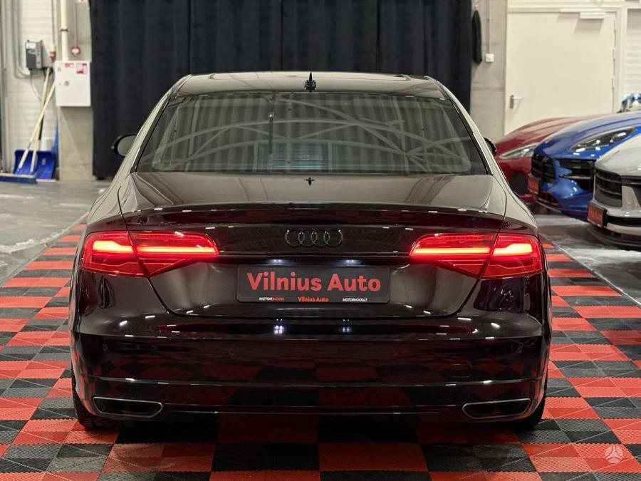 Melns Audi A8 2016 Viļņa, ar dzinēja tilpumu 3.99 L un nobraukumu 204 tūkst. km par 18000 €, foto 6 vietnē AUTOMOTO.COM.LV