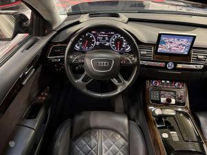 Melns Audi A8 2016 Viļņa, ar dzinēja tilpumu 3.99 L un nobraukumu 204 tūkst. km par 18000 €, foto 22 vietnē AUTOMOTO.COM.LV