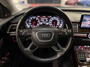 Melns Audi A8 2016 Viļņa, ar dzinēja tilpumu 3.99 L un nobraukumu 204 tūkst. km par 18000 €, foto 23 vietnē AUTOMOTO.COM.LV