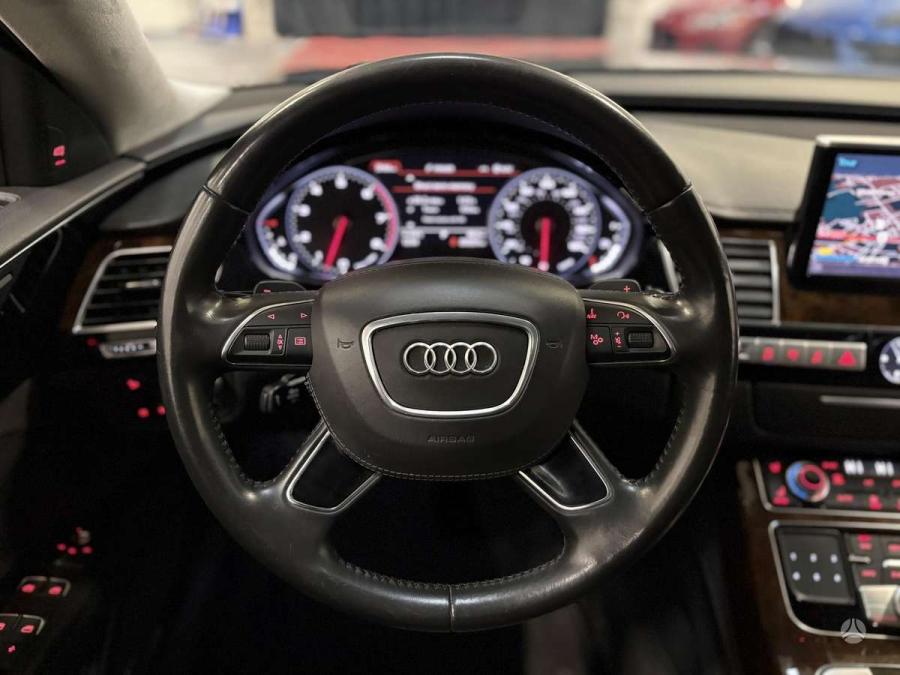 Melns Audi A8 2016 Viļņa, ar dzinēja tilpumu 3.99 L un nobraukumu 204 tūkst. km par 18000 €, foto 23 vietnē AUTOMOTO.COM.LV