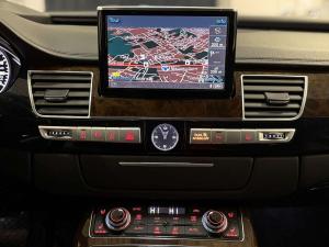Melns Audi A8 2016 Viļņa, ar dzinēja tilpumu 3.99 L un nobraukumu 204 tūkst. km par 18000 €, foto 27 vietnē AUTOMOTO.COM.LV