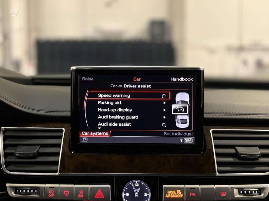 Melns Audi A8 2016 Viļņa, ar dzinēja tilpumu 3.99 L un nobraukumu 204 tūkst. km par 18000 €, foto 29 vietnē AUTOMOTO.COM.LV