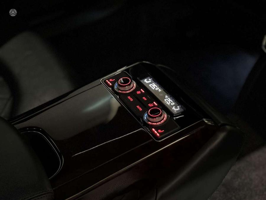 Melns Audi A8 2016 Viļņa, ar dzinēja tilpumu 3.99 L un nobraukumu 204 tūkst. km par 18000 €, foto 36 vietnē AUTOMOTO.COM.LV
