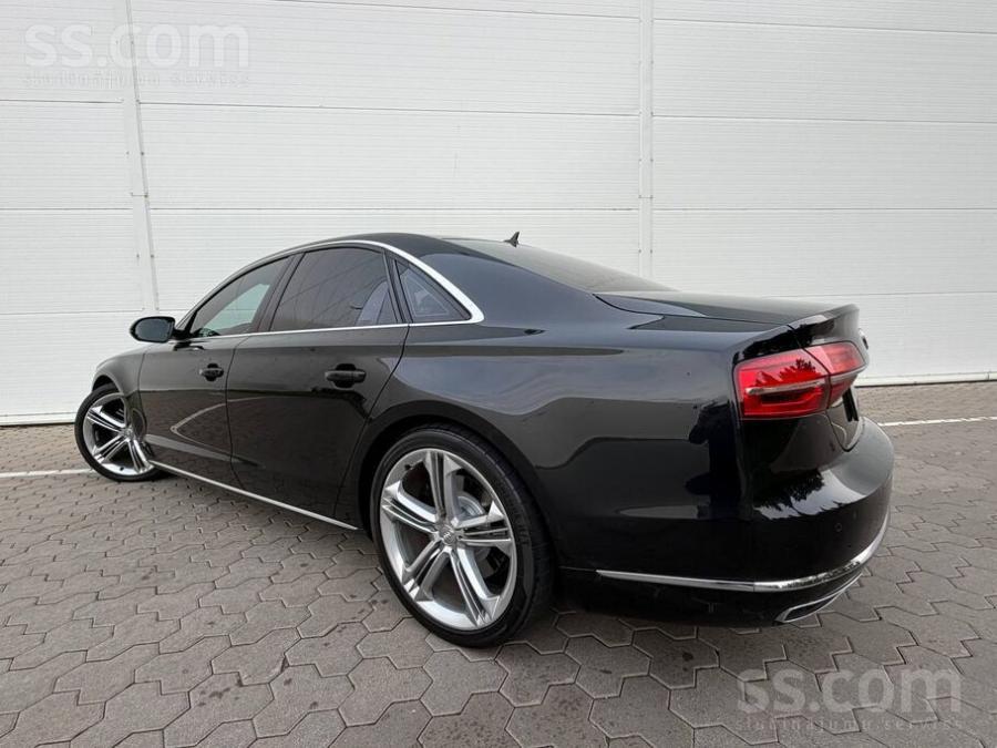 Black Audi A8 2016 in Riga, with an engine capacity of 4.20 L and mileage of 0 thousand km for 18500 €, photo 17 on AUTOMOTO.COM.LV