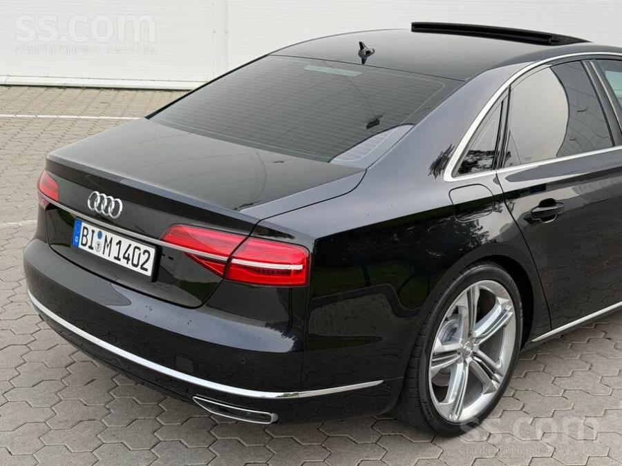 Black Audi A8 2016 in Riga, with an engine capacity of 4.20 L and mileage of 0 thousand km for 18500 €, photo 27 on AUTOMOTO.COM.LV