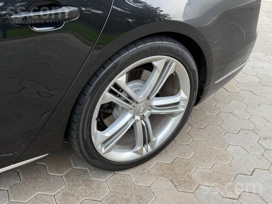 Black Audi A8 2016 in Riga, with an engine capacity of 4.20 L and mileage of 0 thousand km for 18500 €, photo 31 on AUTOMOTO.COM.LV