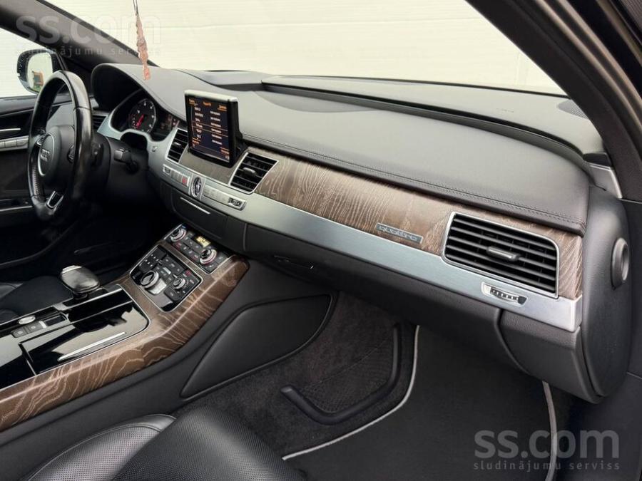 Black Audi A8 2016 in Riga, with an engine capacity of 4.20 L and mileage of 0 thousand km for 18500 €, photo 53 on AUTOMOTO.COM.LV