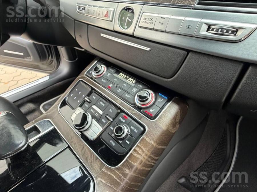 Black Audi A8 2016 in Riga, with an engine capacity of 4.20 L and mileage of 0 thousand km for 18500 €, photo 55 on AUTOMOTO.COM.LV
