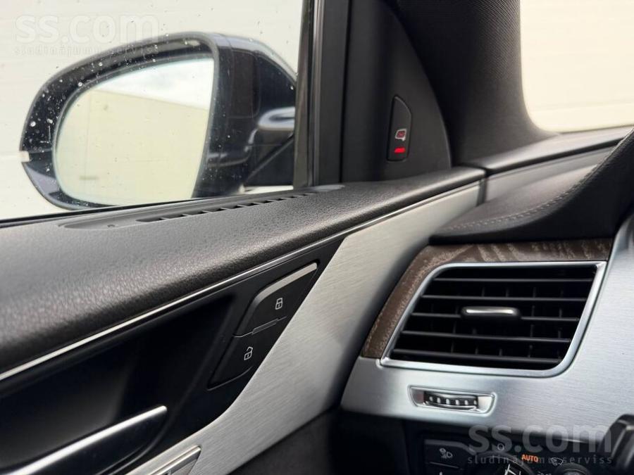 Black Audi A8 2016 in Riga, with an engine capacity of 4.20 L and mileage of 0 thousand km for 18500 €, photo 62 on AUTOMOTO.COM.LV