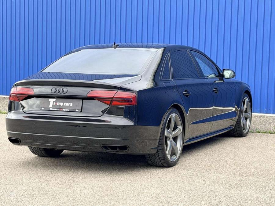 Black Audi A8 2017 in Kaunas, with an engine capacity of 3.99 L and mileage of 166 thousand km for 27900 €, photo 3 on AUTOMOTO.COM.LV