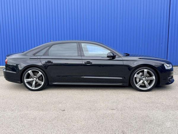 Black Audi A8 2017 in Kaunas, with an engine capacity of 3.99 L and mileage of 166 thousand km for 27900 €, photo 8 on AUTOMOTO.COM.LV