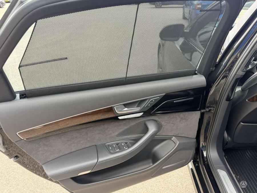 Black Audi A8 2017 in Kaunas, with an engine capacity of 3.99 L and mileage of 166 thousand km for 27900 €, photo 25 on AUTOMOTO.COM.LV