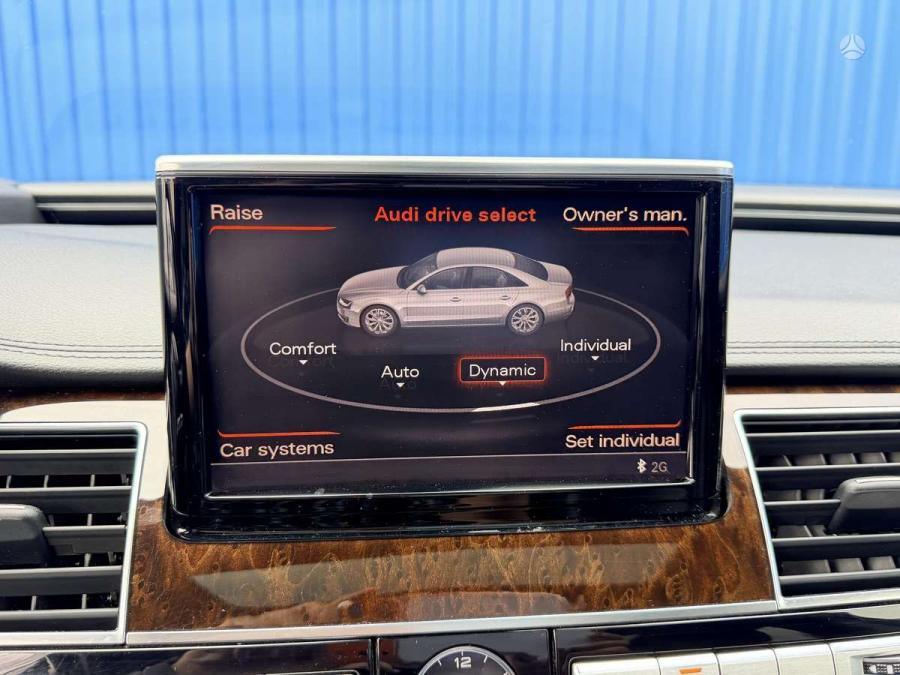 Black Audi A8 2017 in Kaunas, with an engine capacity of 3.99 L and mileage of 166 thousand km for 27900 €, photo 30 on AUTOMOTO.COM.LV